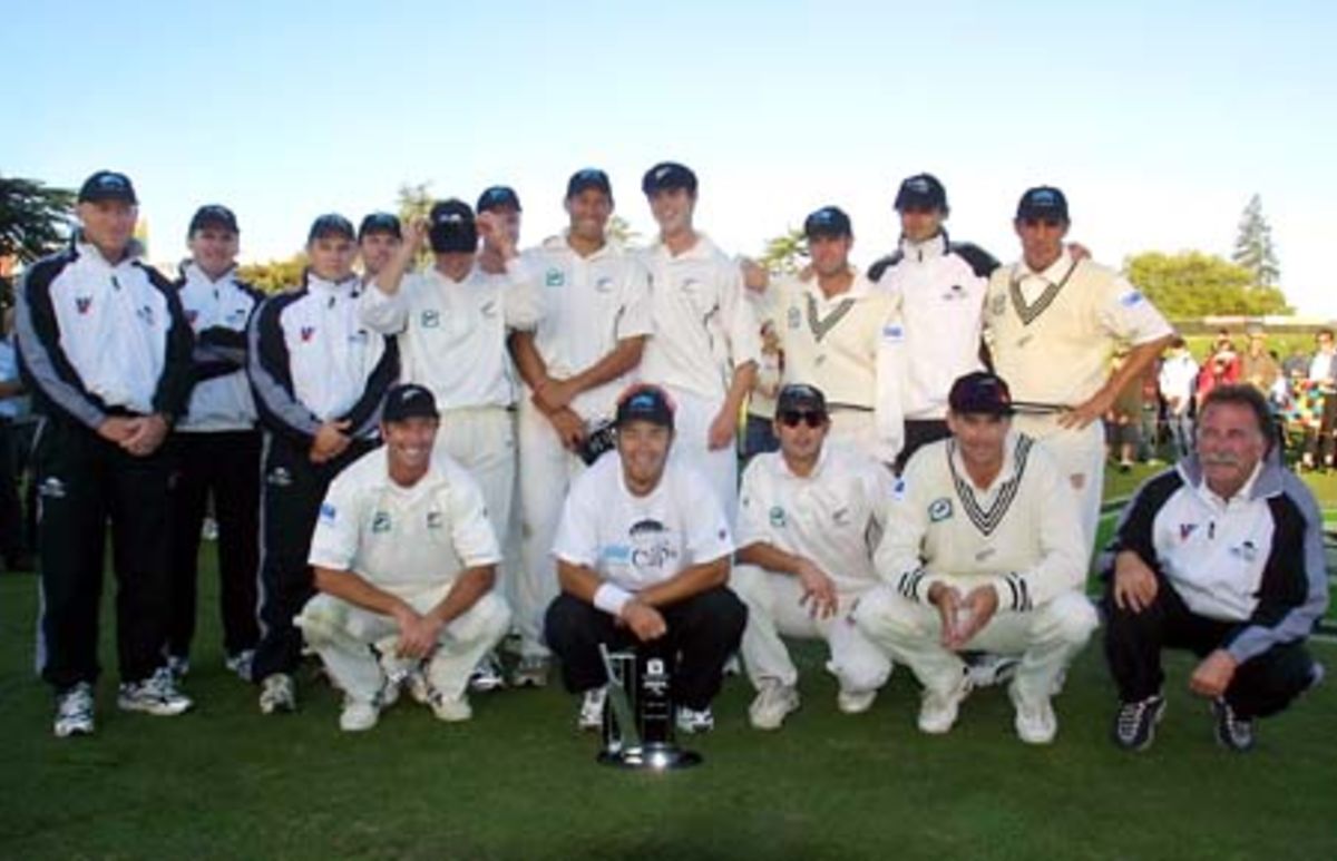 The New Zealand team after completing record victory over Pakistan ...