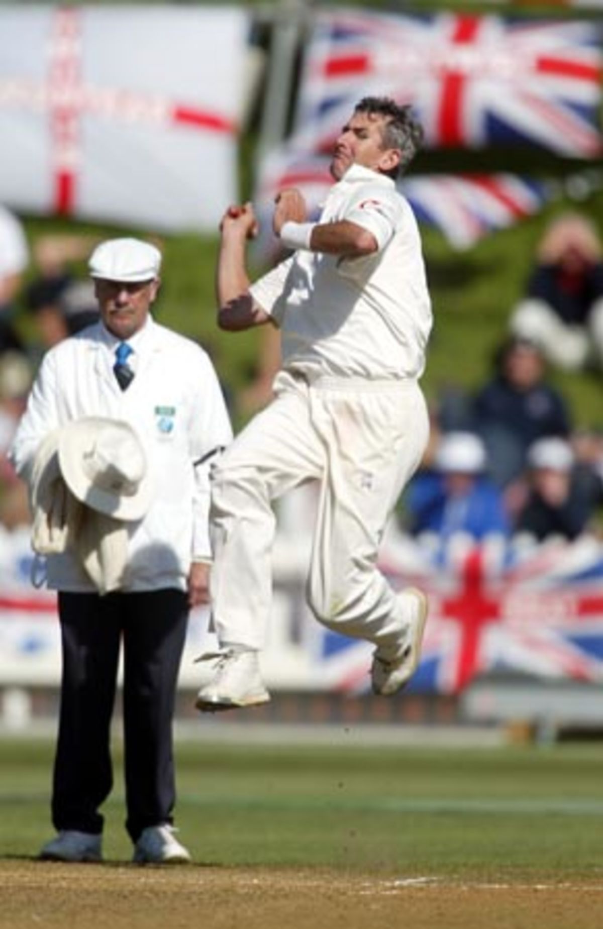 Caddick delivers a ball as umpire Dunne looks on. 2nd Test: New Zealand ...