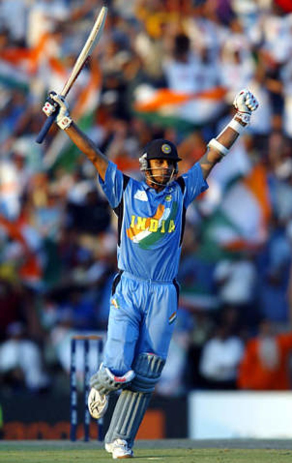 Dravid celebrates after hitting the winning runs | ESPNcricinfo.com