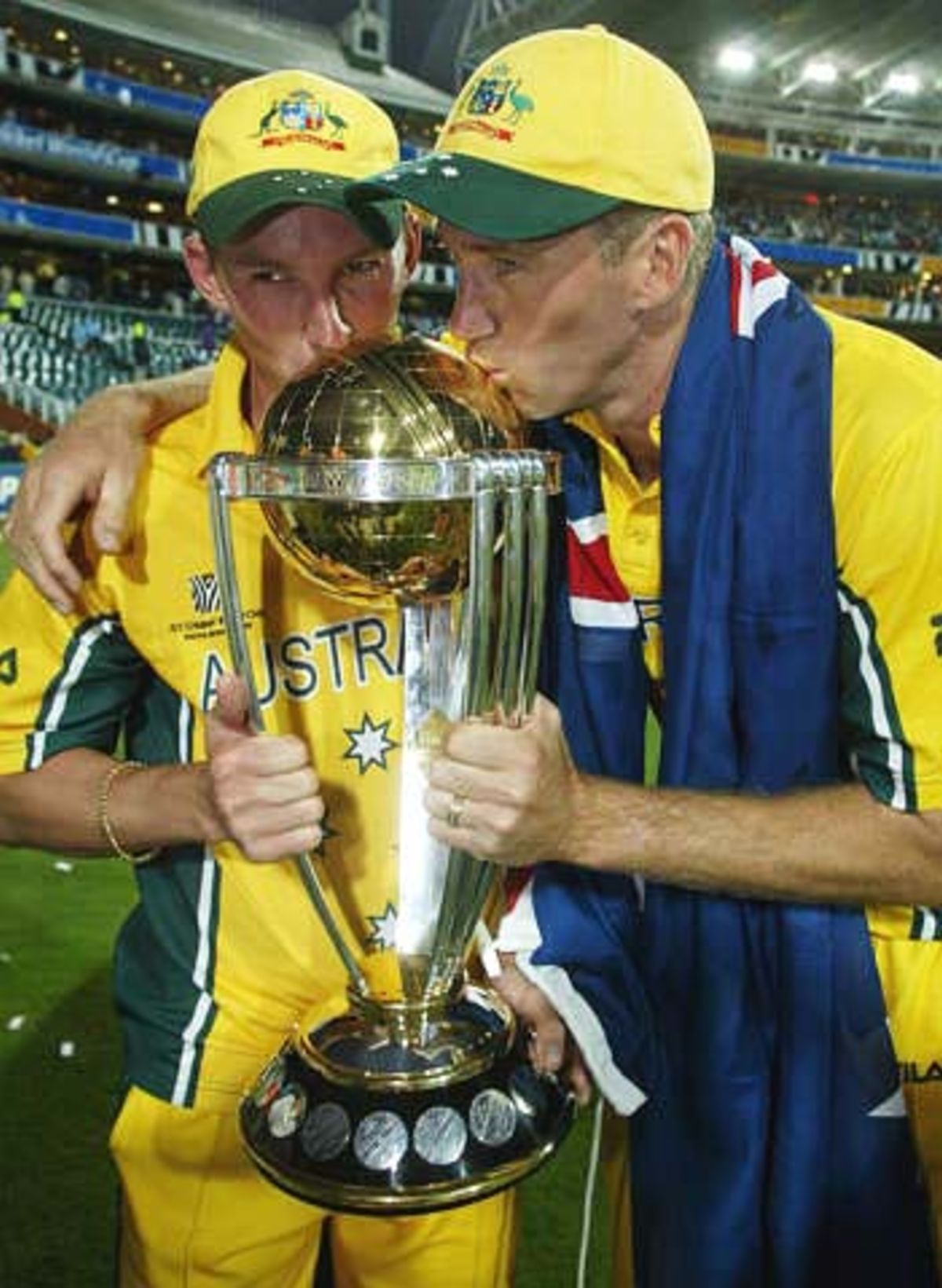 Brett Lee and Glenn McGrath kiss the World Cup trophy after defeating ...