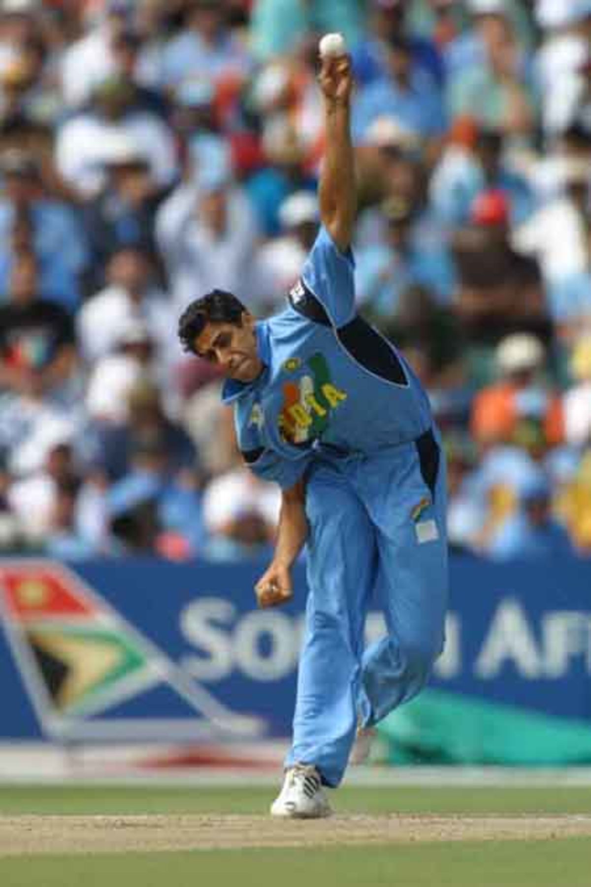 Ashish Nehra in delivery stride | ESPNcricinfo.com