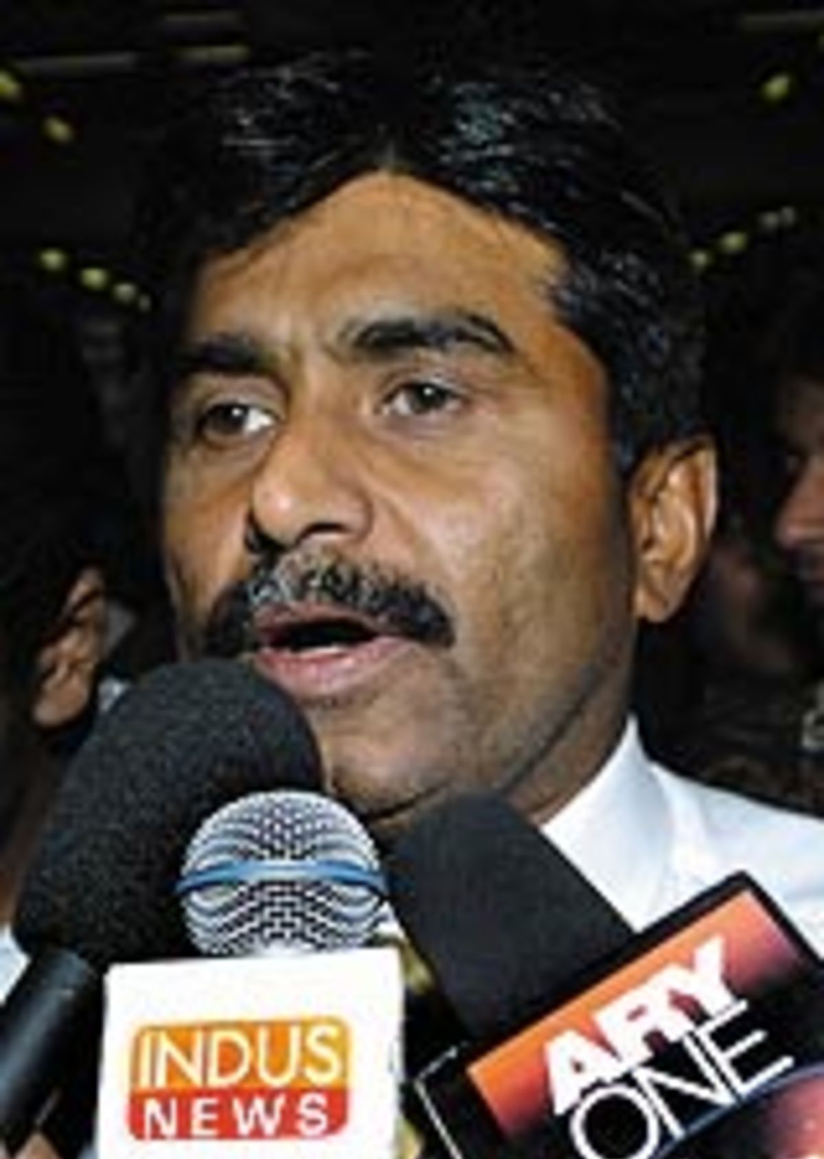 Javed Miandad talks to medias in Karachi International Airport ...