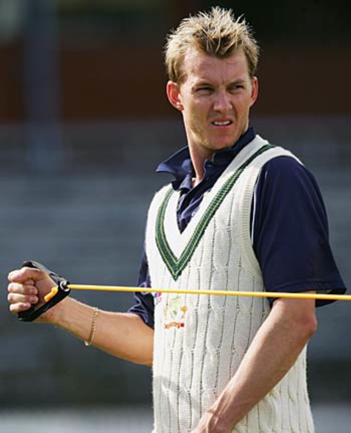 Brett Lee limbers up at Wellington | ESPNcricinfo.com