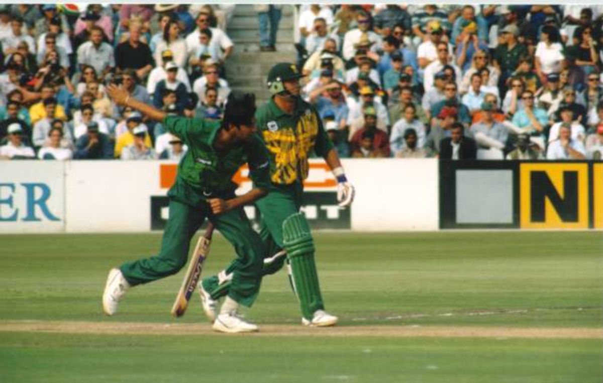 Wasim Akram in action. The non striking batman is Jacques Kallis ...