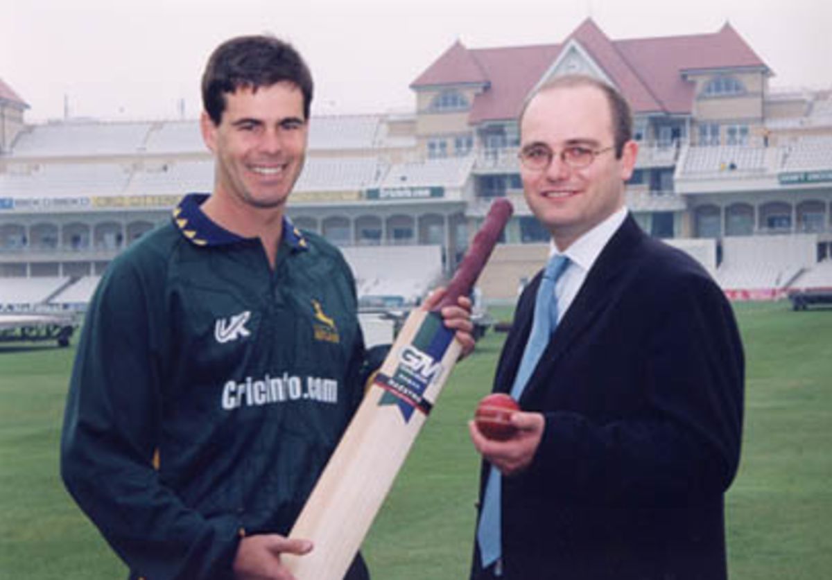 Nottinghamshire captain Jason Gallian and CricInfo Marketing Manager ...