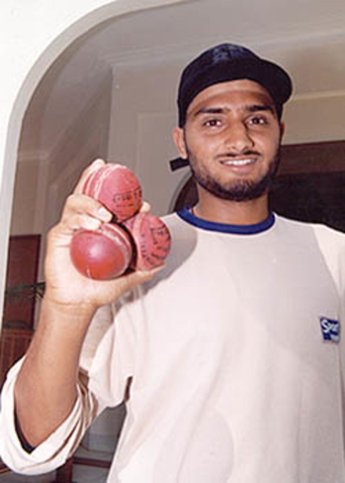 Mathew Sinclair sweeps for a boundary | ESPNcricinfo.com