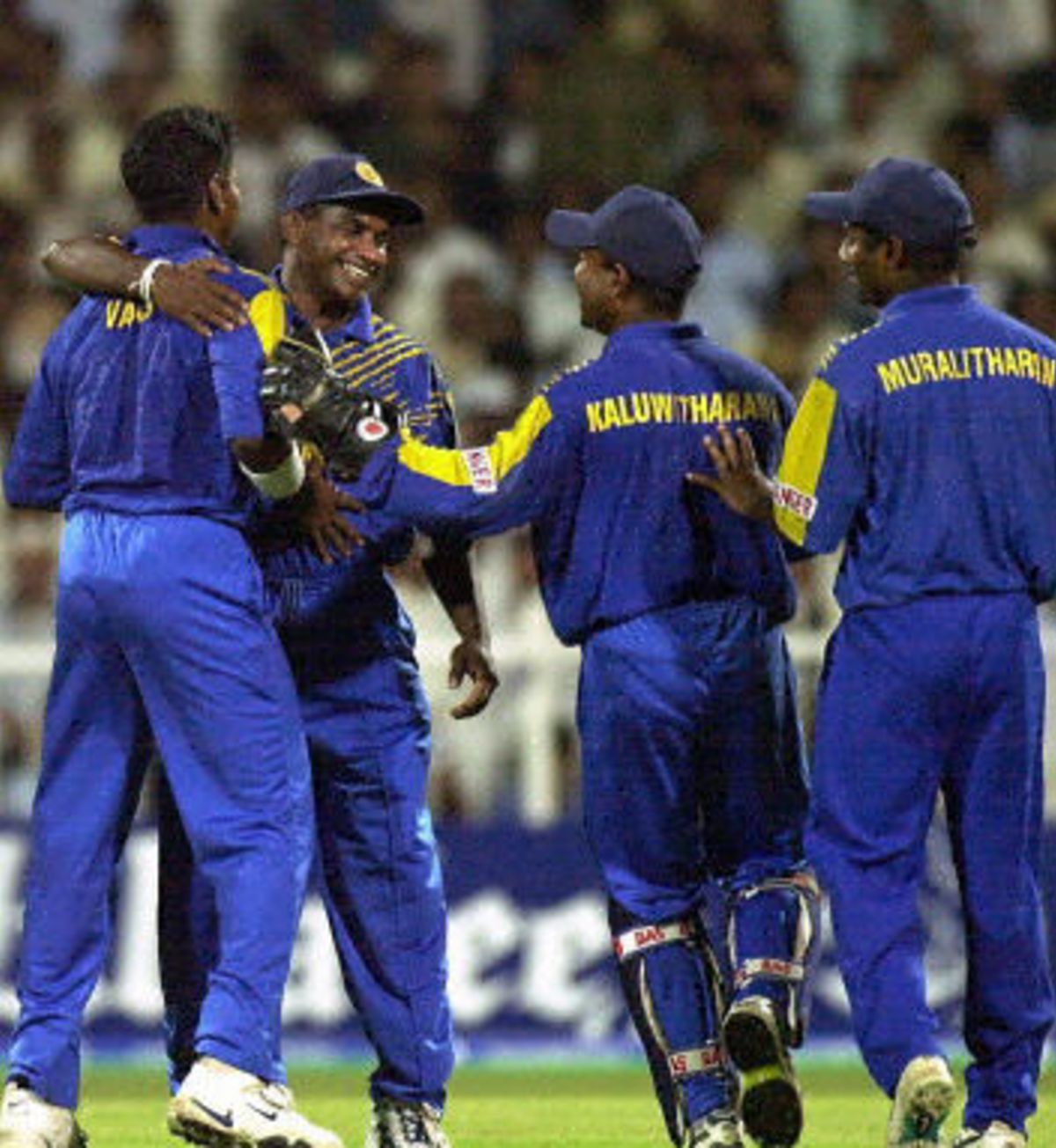 Sanath Jayasuriya congratulates Chaminda Vaas | ESPNcricinfo.com