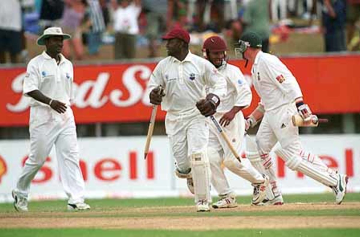 Shaun Pollock with the Sir Vivian Richards Trophy | ESPNcricinfo.com
