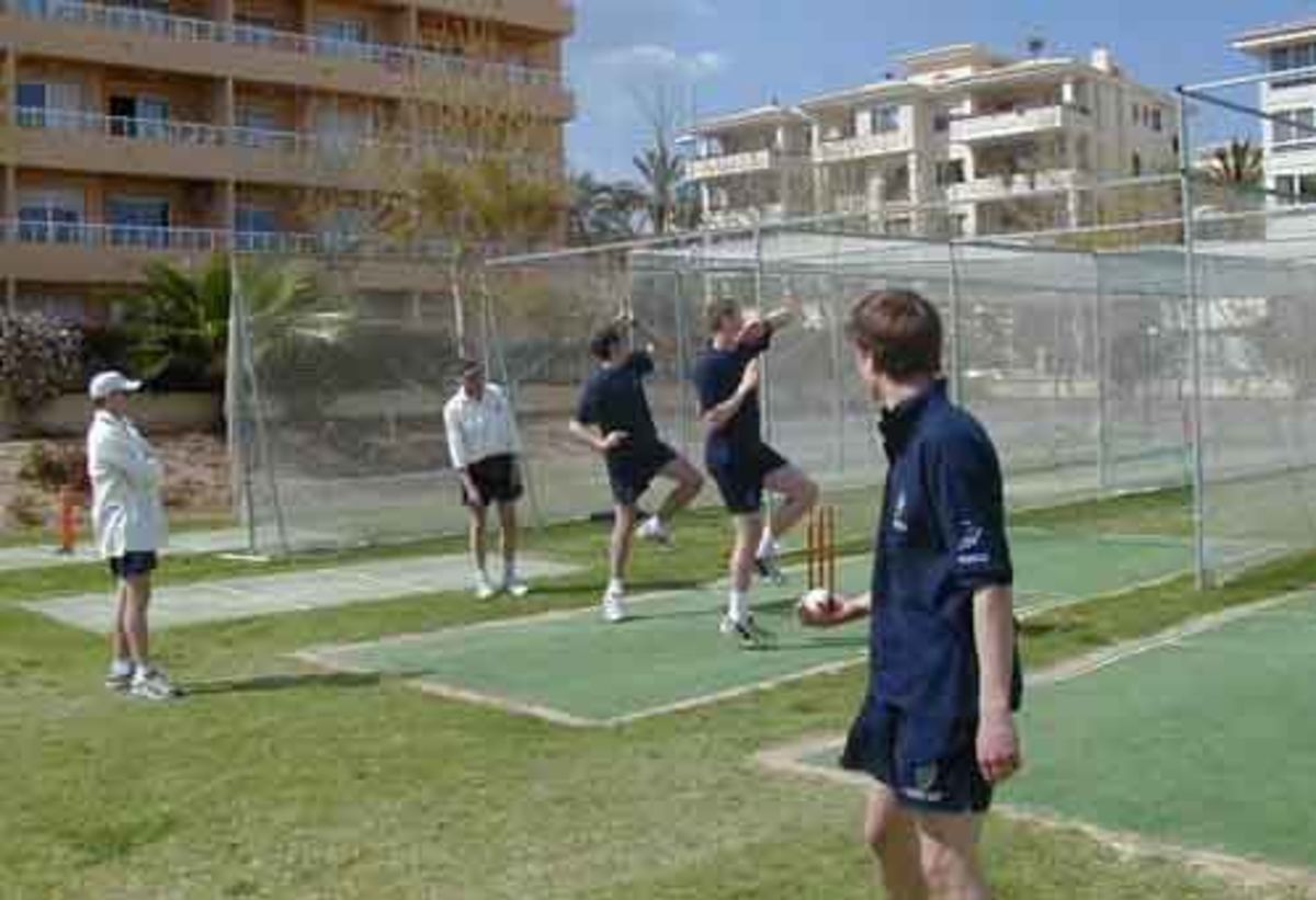 Richard Cox and Mike Hendrick debrief the squad after a practice match ...