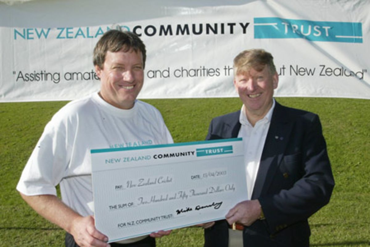 Snedden receives a cheque for $250,000 from New Zealand Community Trust ...