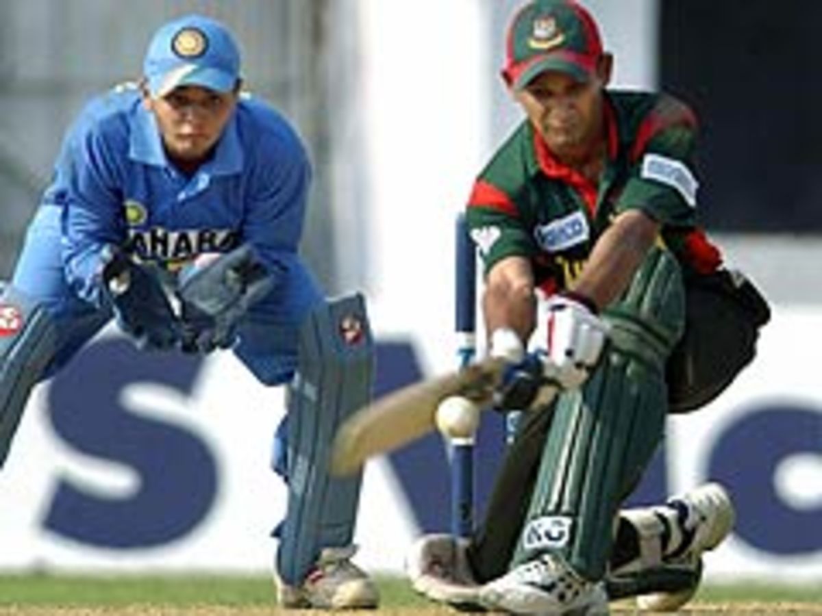 Habibul Bashar sweeps during his half-century | ESPNcricinfo.com