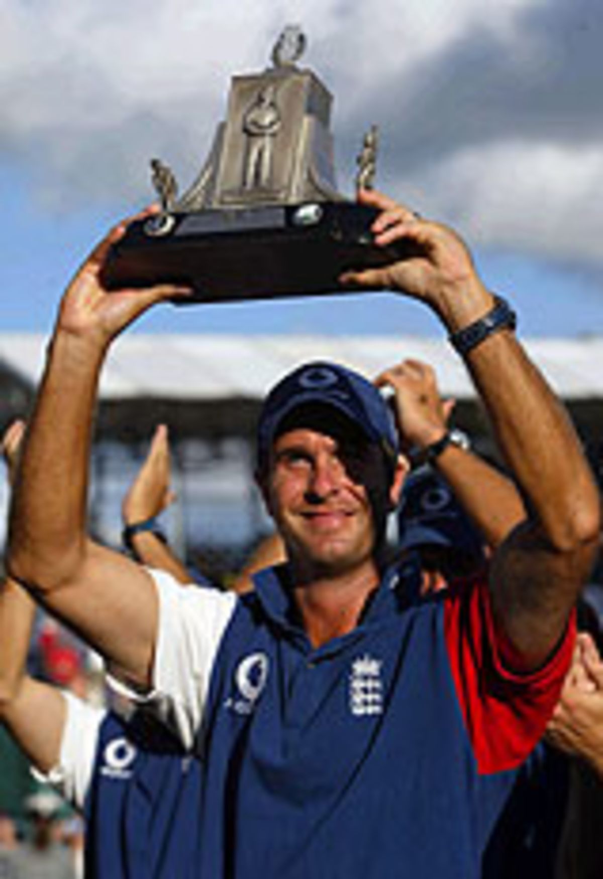 Robin Smith receives cheque | ESPNcricinfo.com