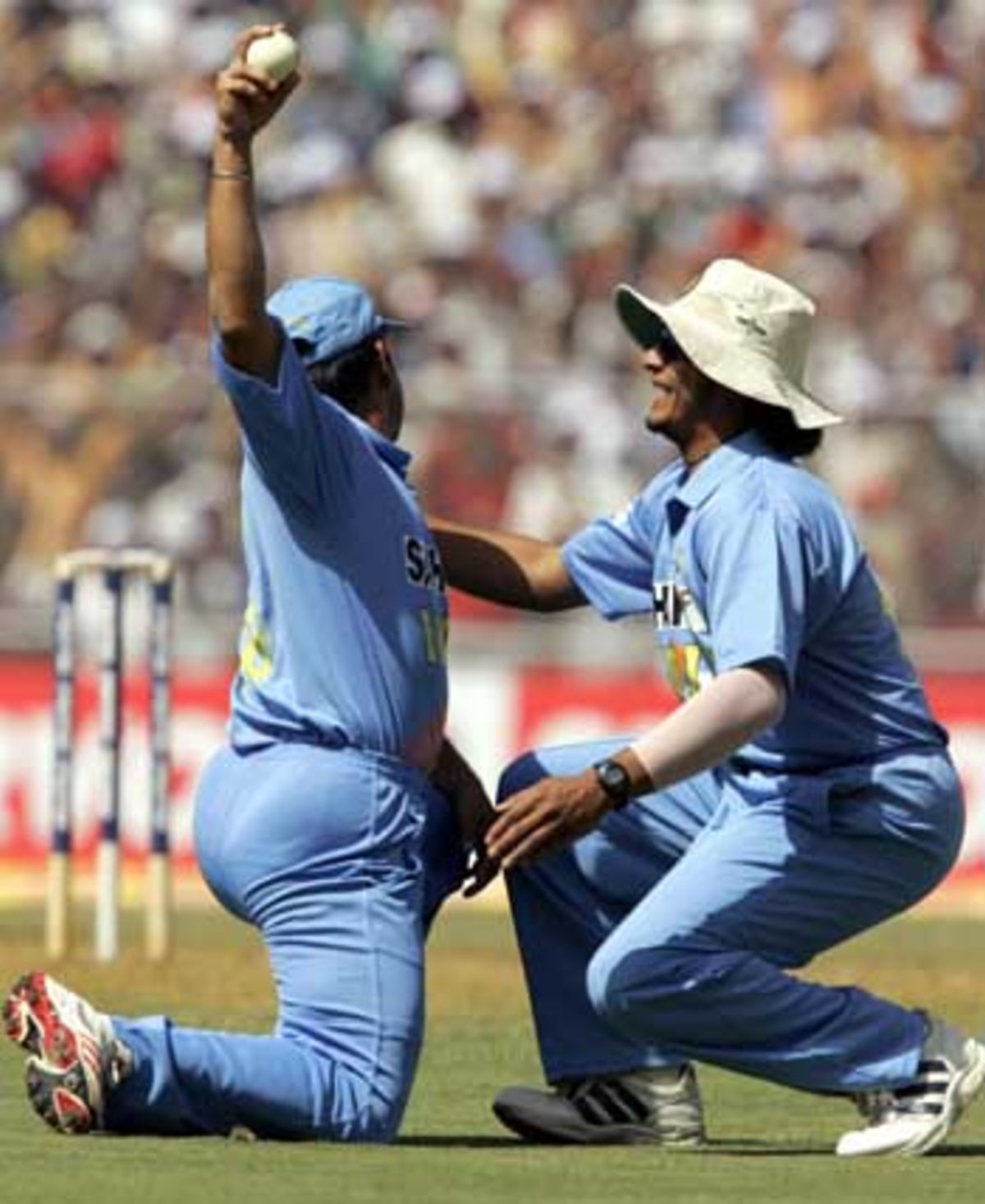 Sachin Tendulkar takes a vital catch to get rid of the rampant Shahid Afridi | ESPNcricinfo.com