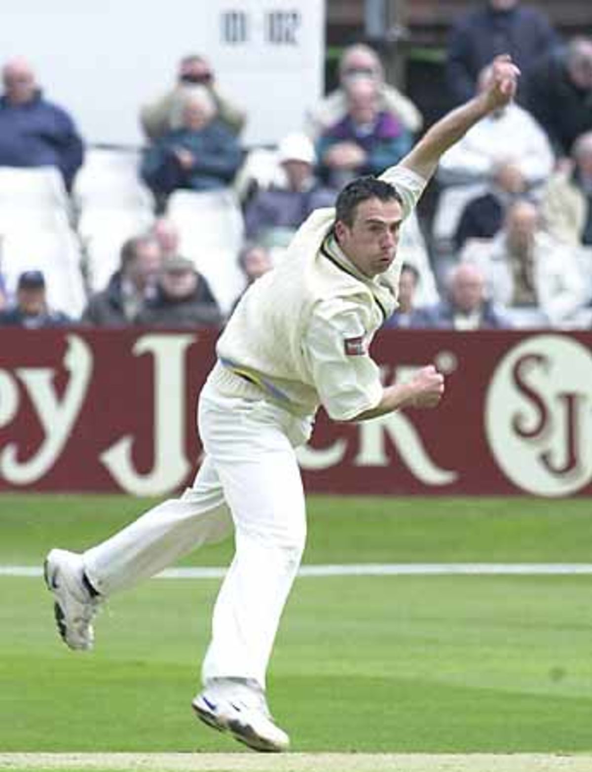 Gavin Hamilton bowling from the Kirkstall Lane End | ESPNcricinfo.com