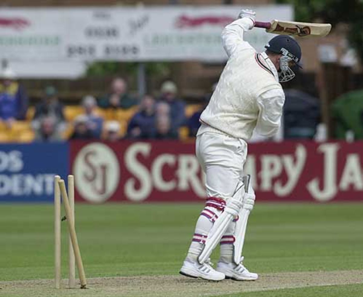 Darren Maddy is bowled by Hogg for 4 | ESPNcricinfo.com