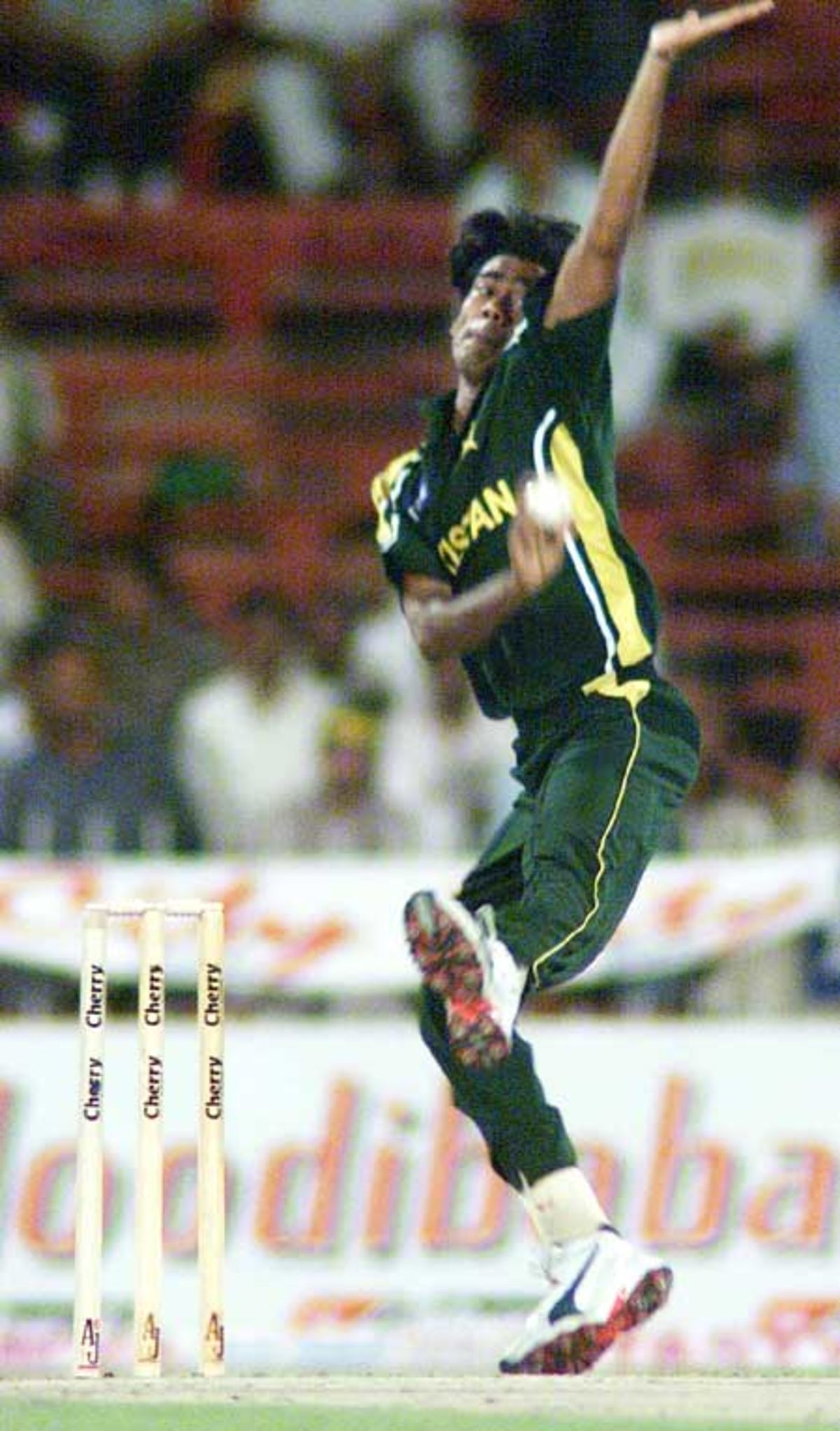 Mohammad Sami in his delivery stride | ESPNcricinfo.com