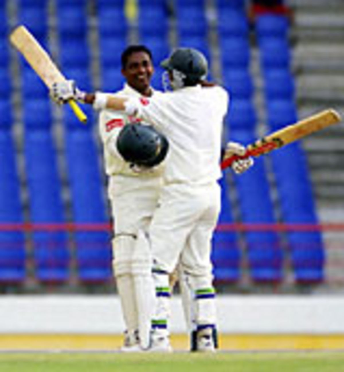 Mohammad Rafique celebrates his hundred | ESPNcricinfo.com