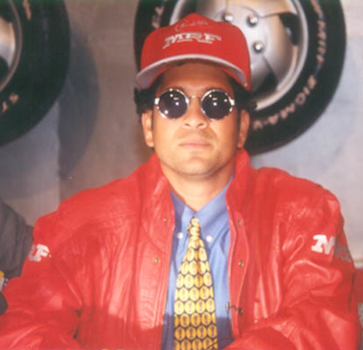 Sachin gets a feel of a Formula 1 Car at the Auto Expo on 21st Jan 1998 ...