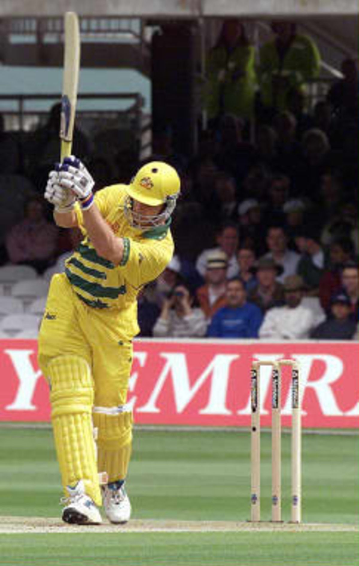 Sachin drives Azhar Mahmood through the covers | ESPNcricinfo.com