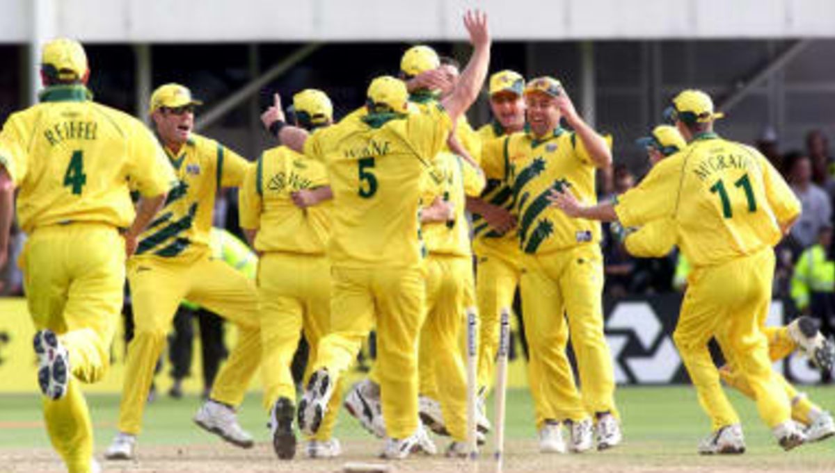 Australian cricket team celebrate their dramatic victory over South ...