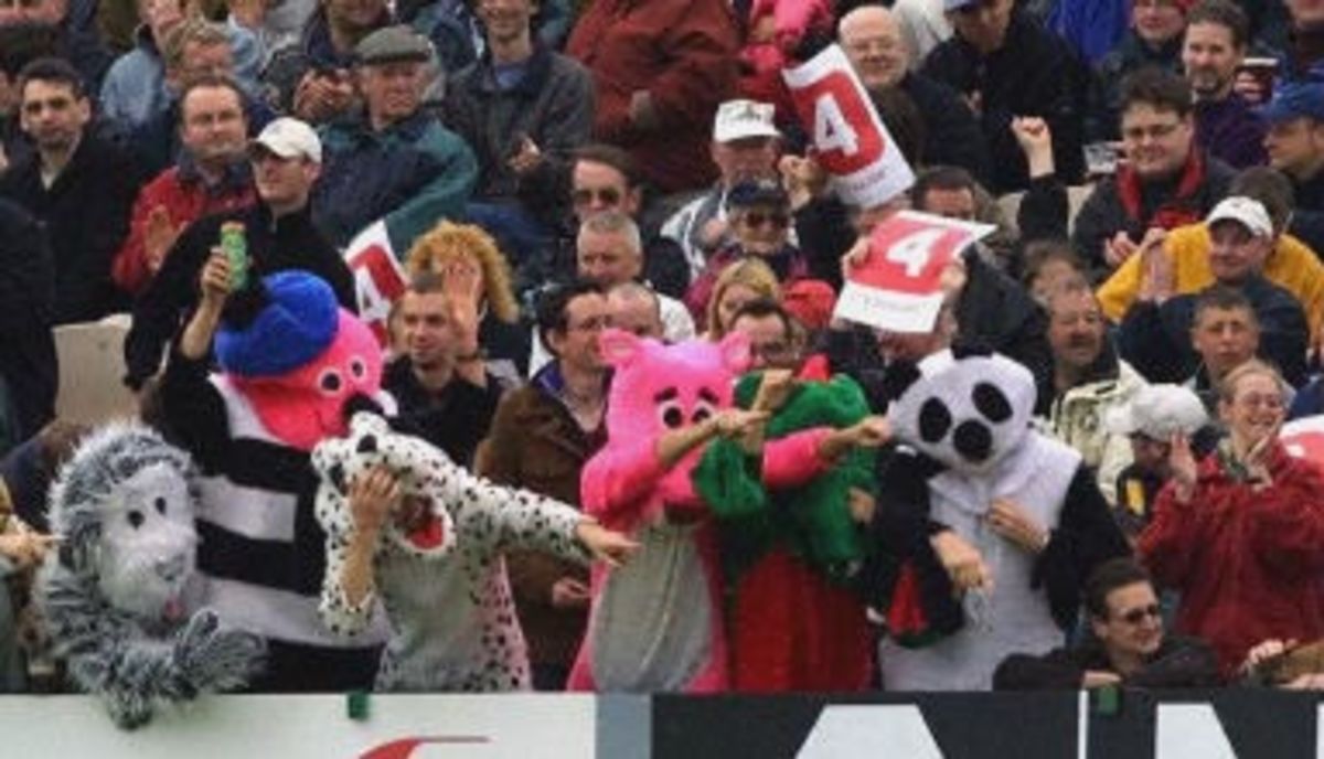 Cheering English cricket fans | ESPNcricinfo.com