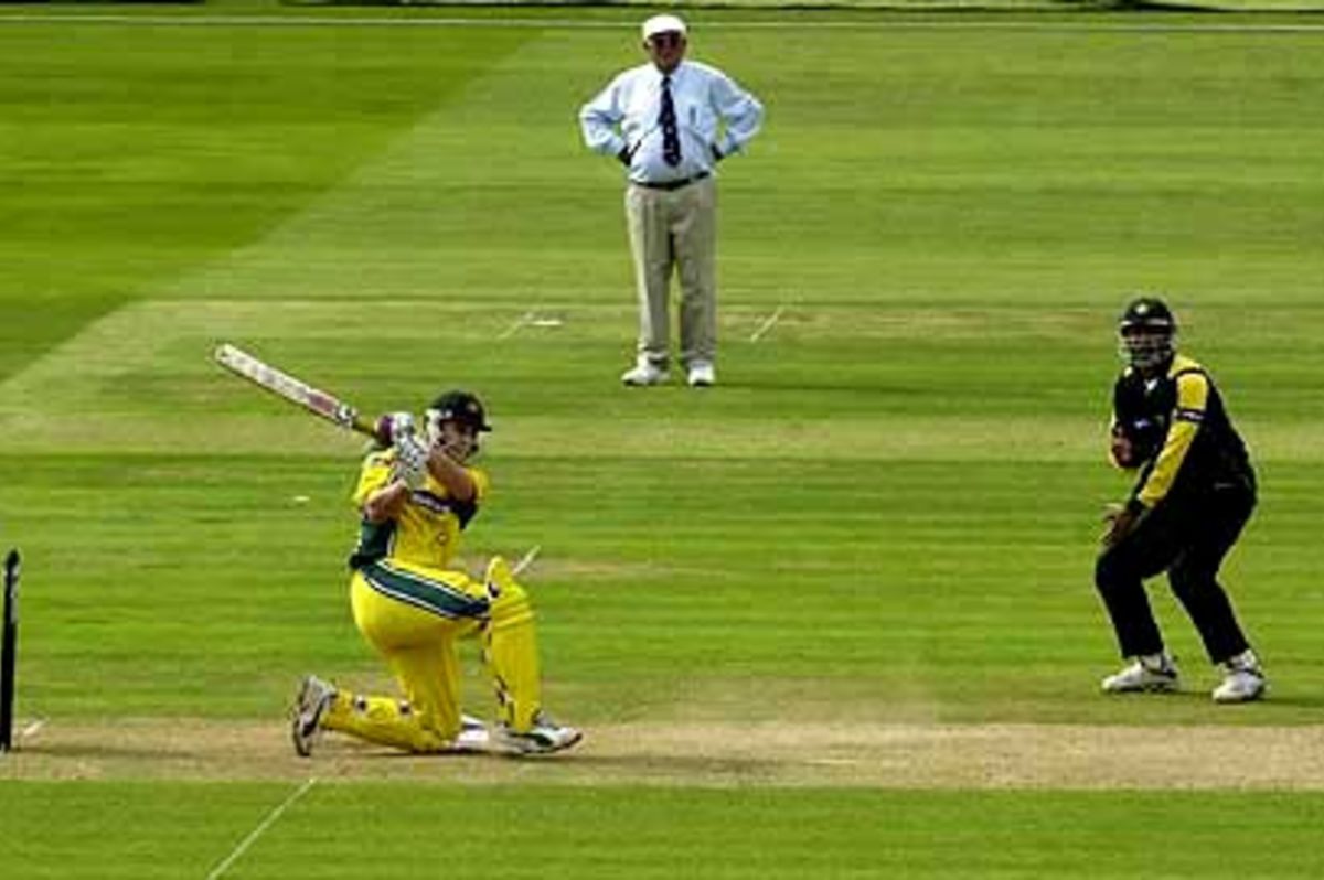 Ricky Ponting whacks a six into the Mound Stand | ESPNcricinfo.com