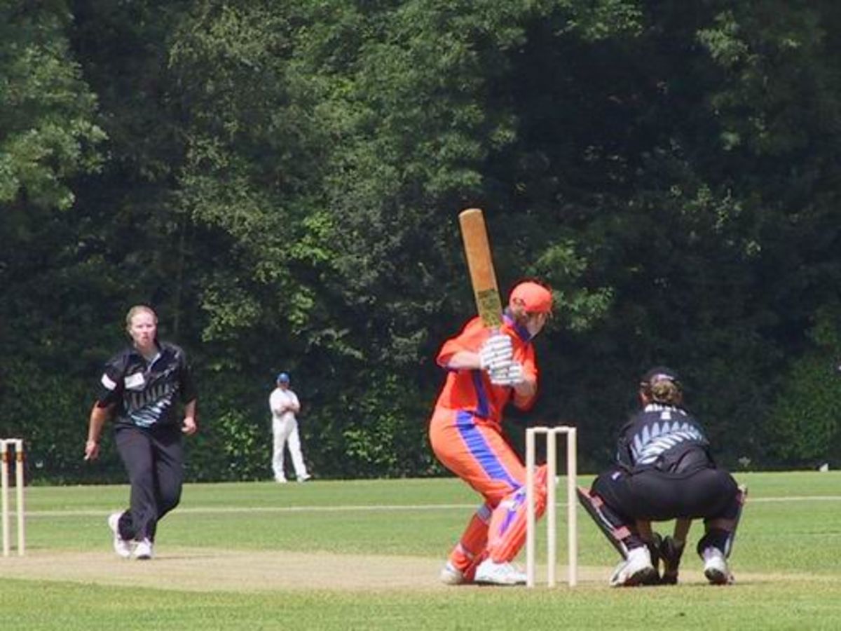 Rachel Pullar bowling at Caroline Salomons | ESPNcricinfo.com