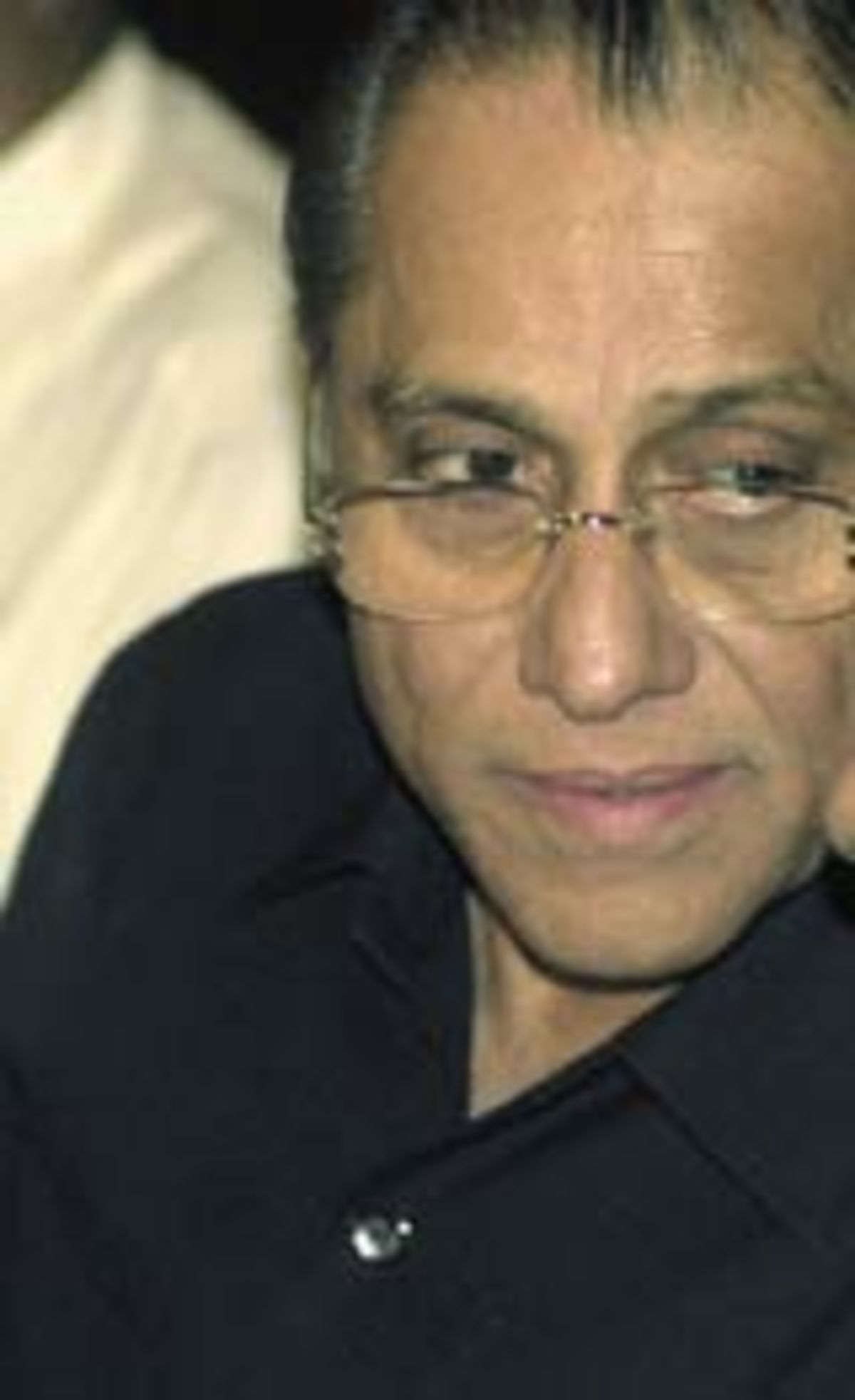 Jagmohan Dalmiya confers with Kamal Morarka in the Kale ruling ...
