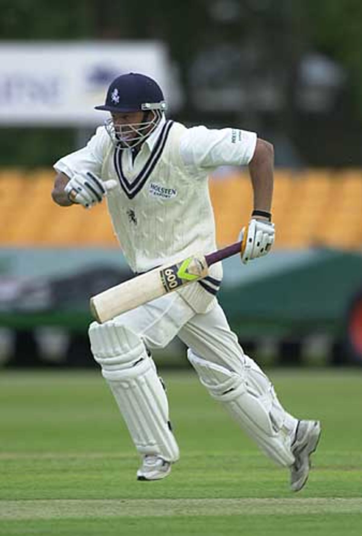 Andrew Symonds gets a sprint on in the Kent innings | ESPNcricinfo.com