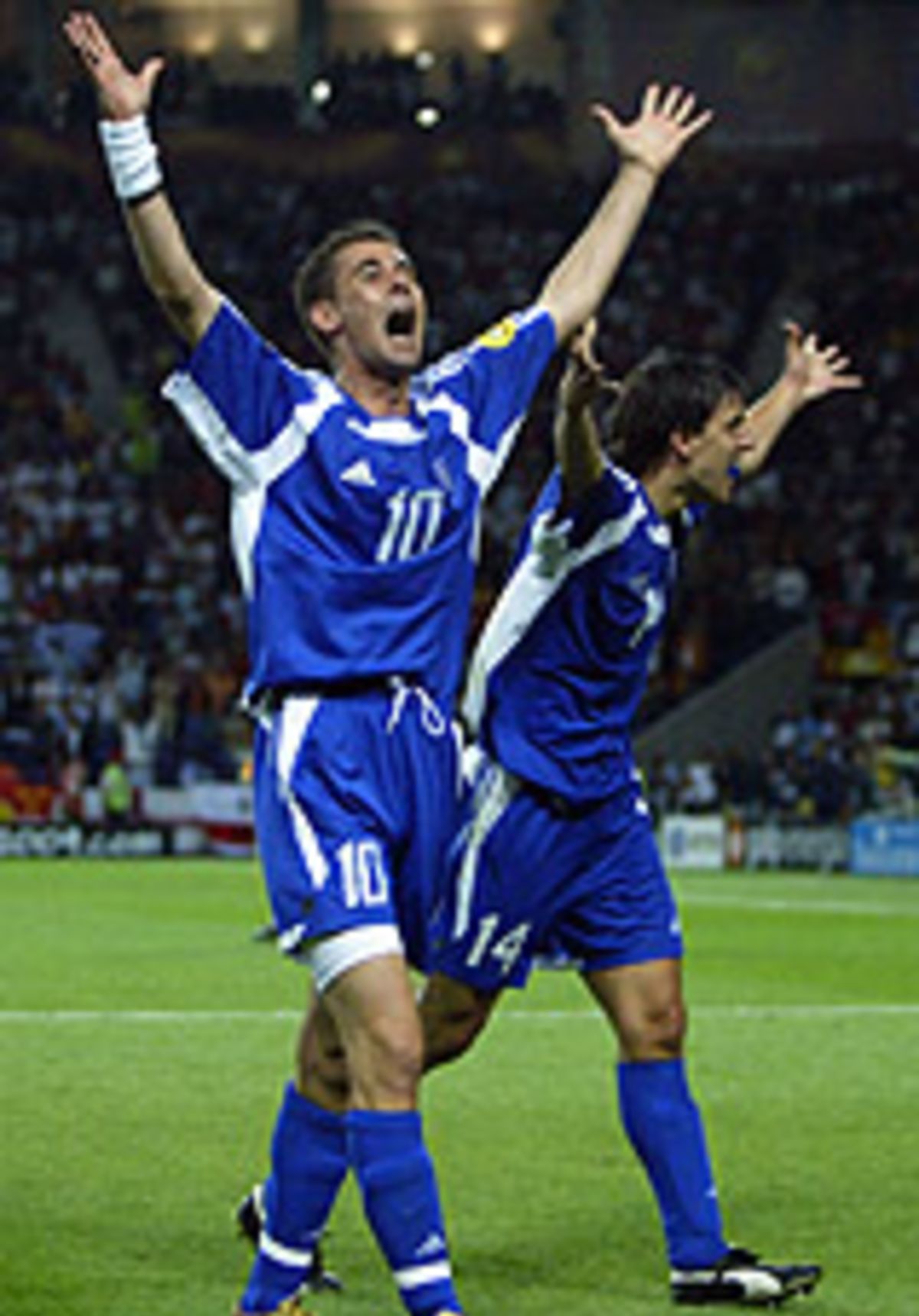 Greeks celebrate semi-final win at Euro2004 | ESPNcricinfo.com