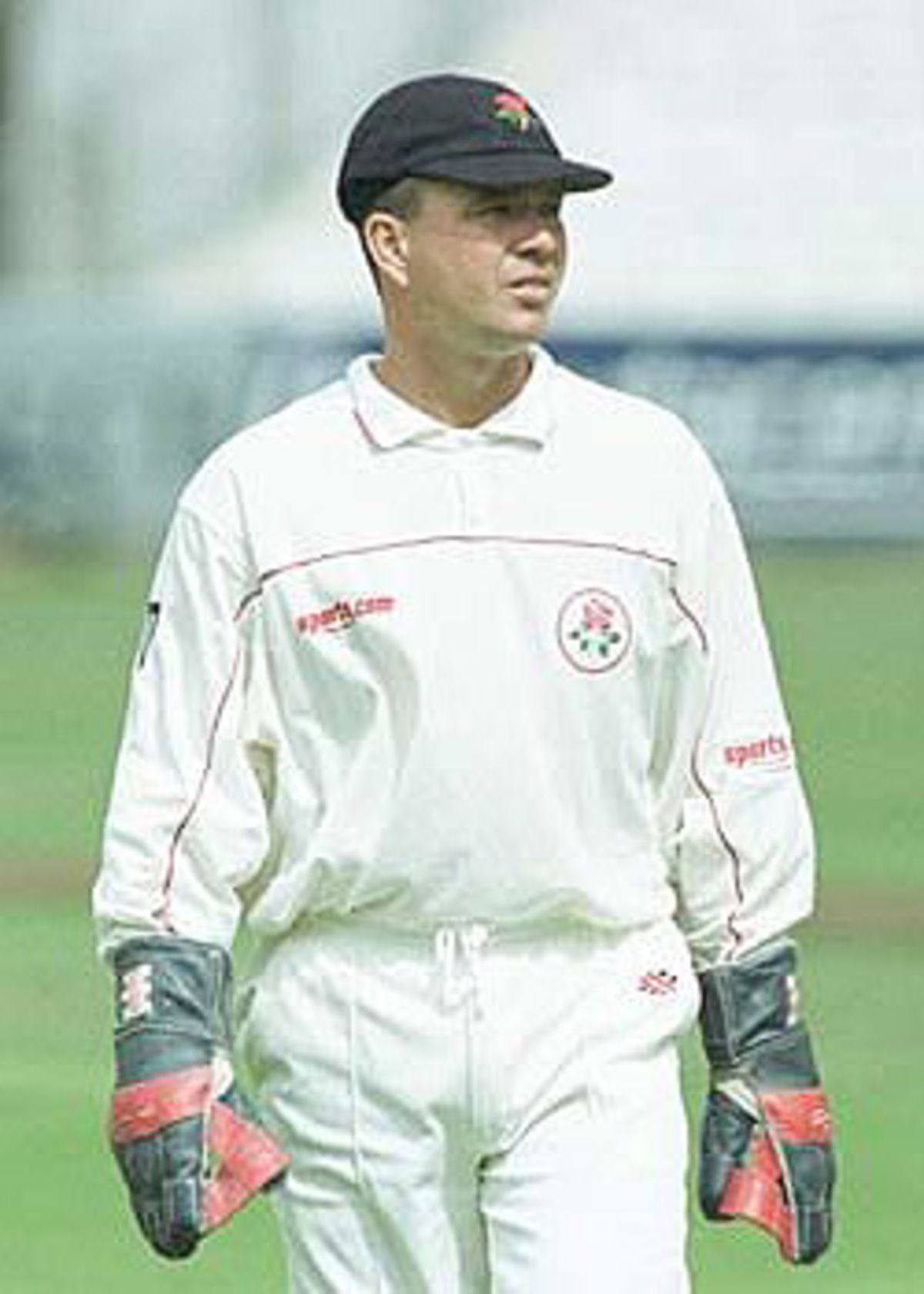 Warren Hegg wears a forlone look on his face as he walks | ESPNcricinfo.com