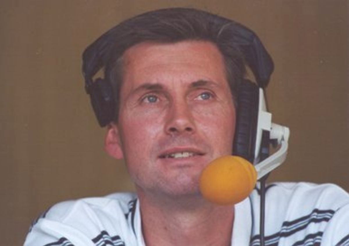 Neil Foster commentating | ESPNcricinfo.com