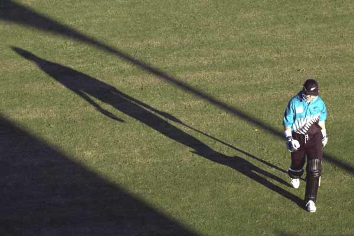 Wiseman walks back to the pavilion, Queensland XI v New Zealanders ...