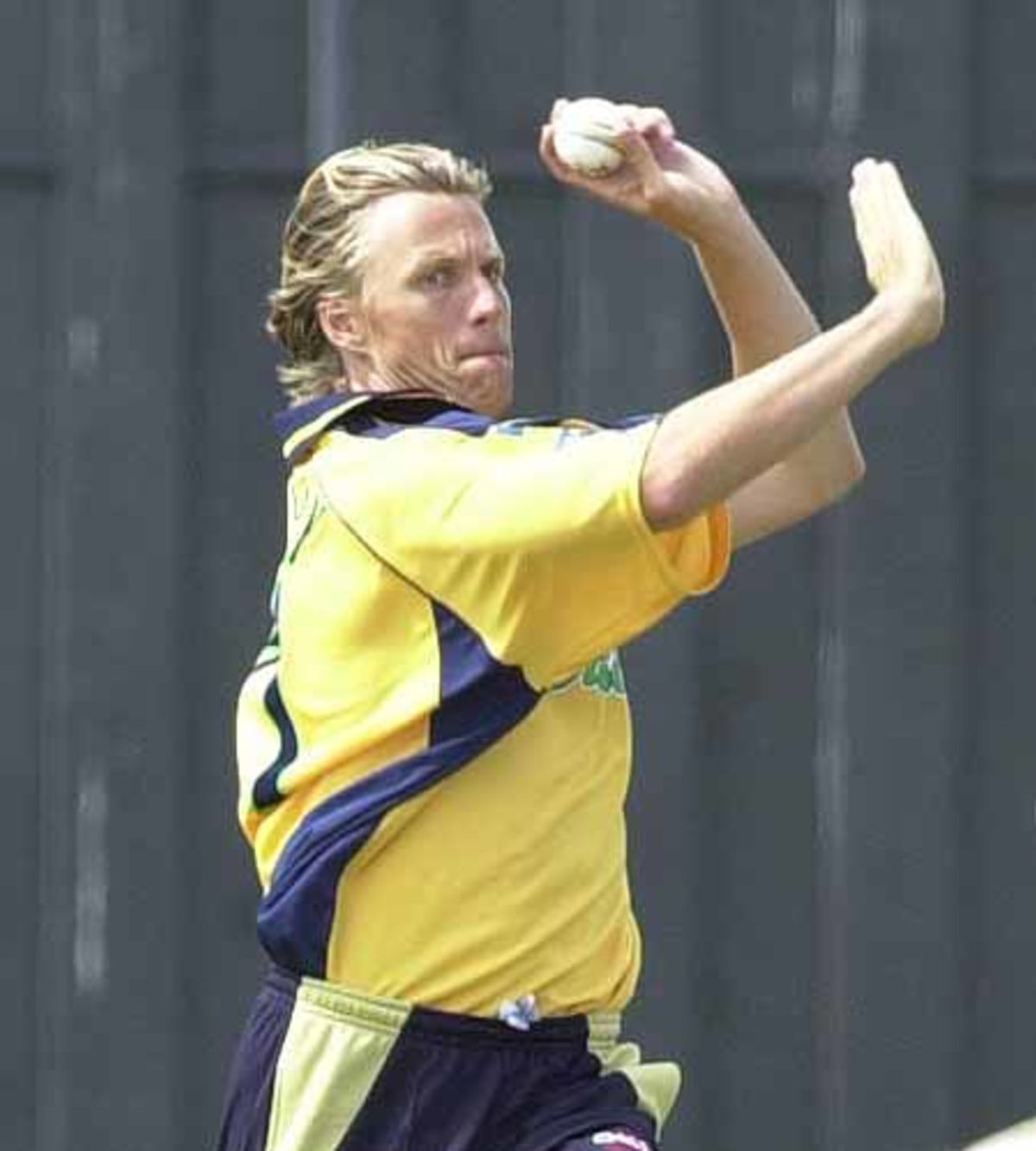 Alan Mullally bowling profile, in his bowling analysis of 1 for 37 ...