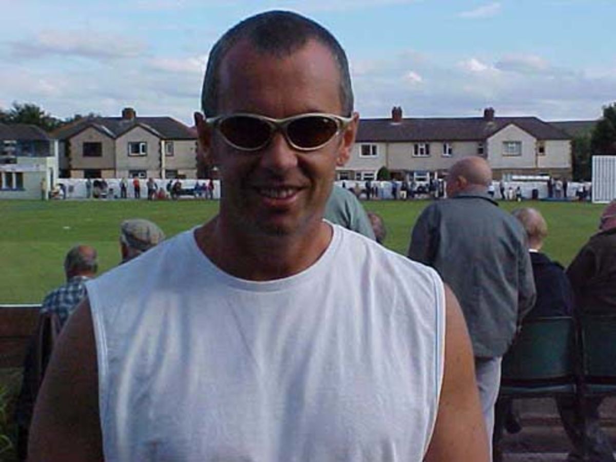 Australian Test star Shane Warne at the 2001 Worsley Cup Final ...