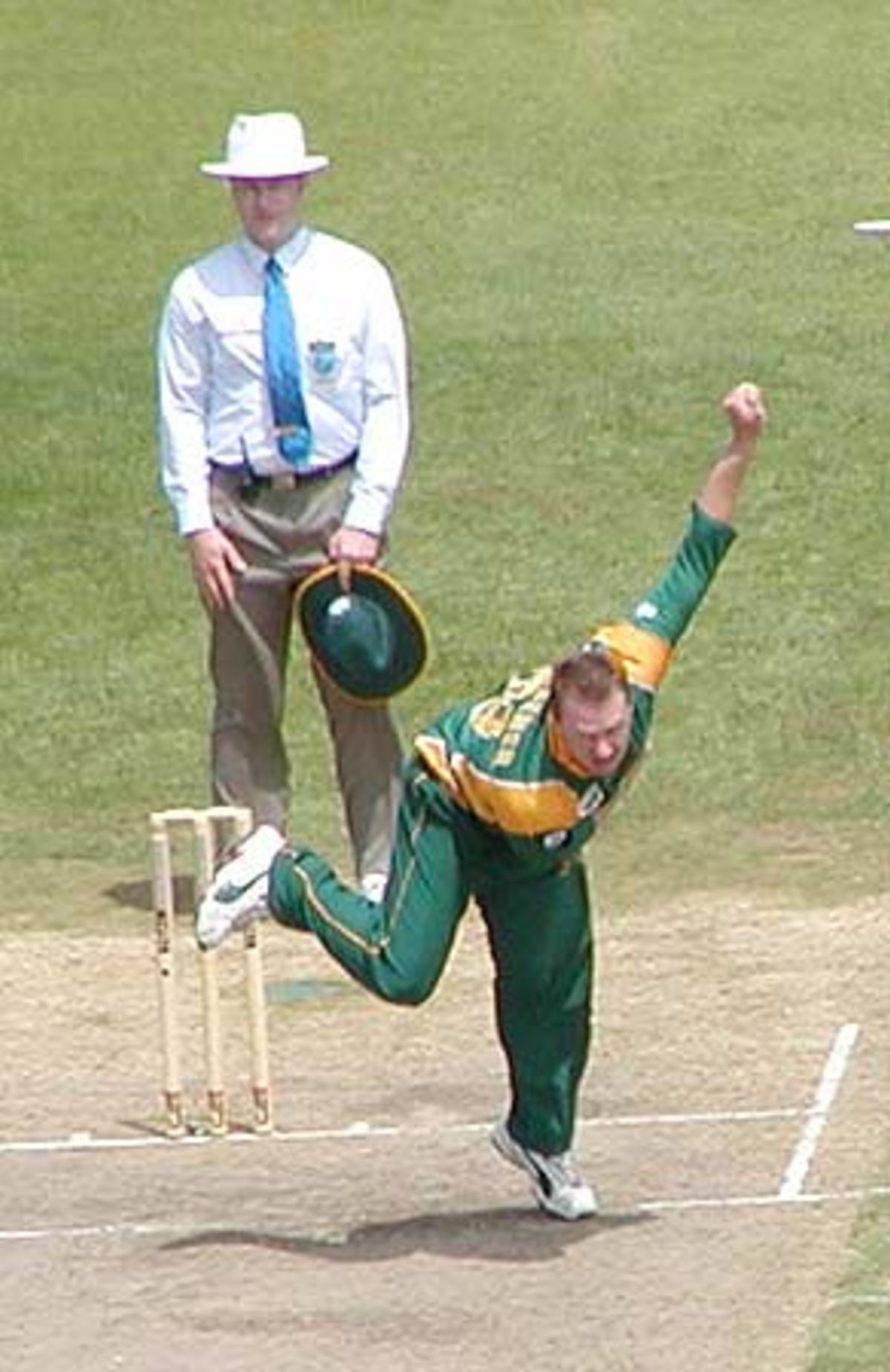 Klusener bowling to Sangakkara | ESPNcricinfo.com