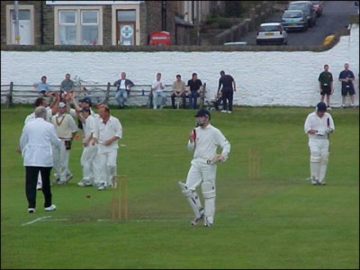 Vaas bowling to Smith | ESPNcricinfo.com