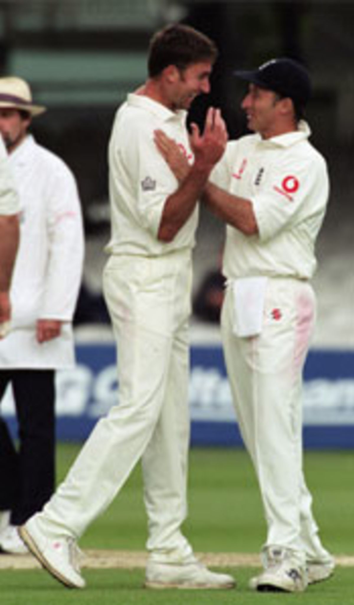 Ed Giddins celebrates with Hussain | ESPNcricinfo.com