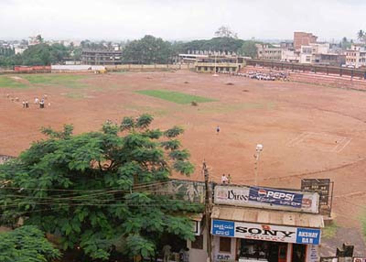 A splendid view of the Nehru Stadium from across the road ...