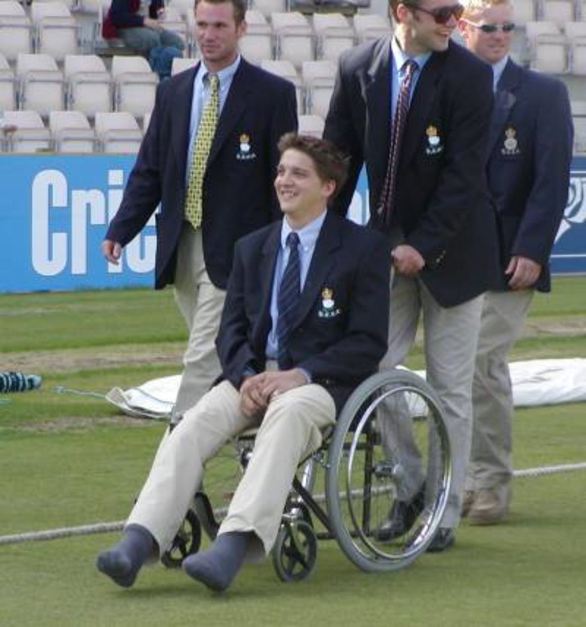 Charlie pushed around on Lap of honour | ESPNcricinfo.com