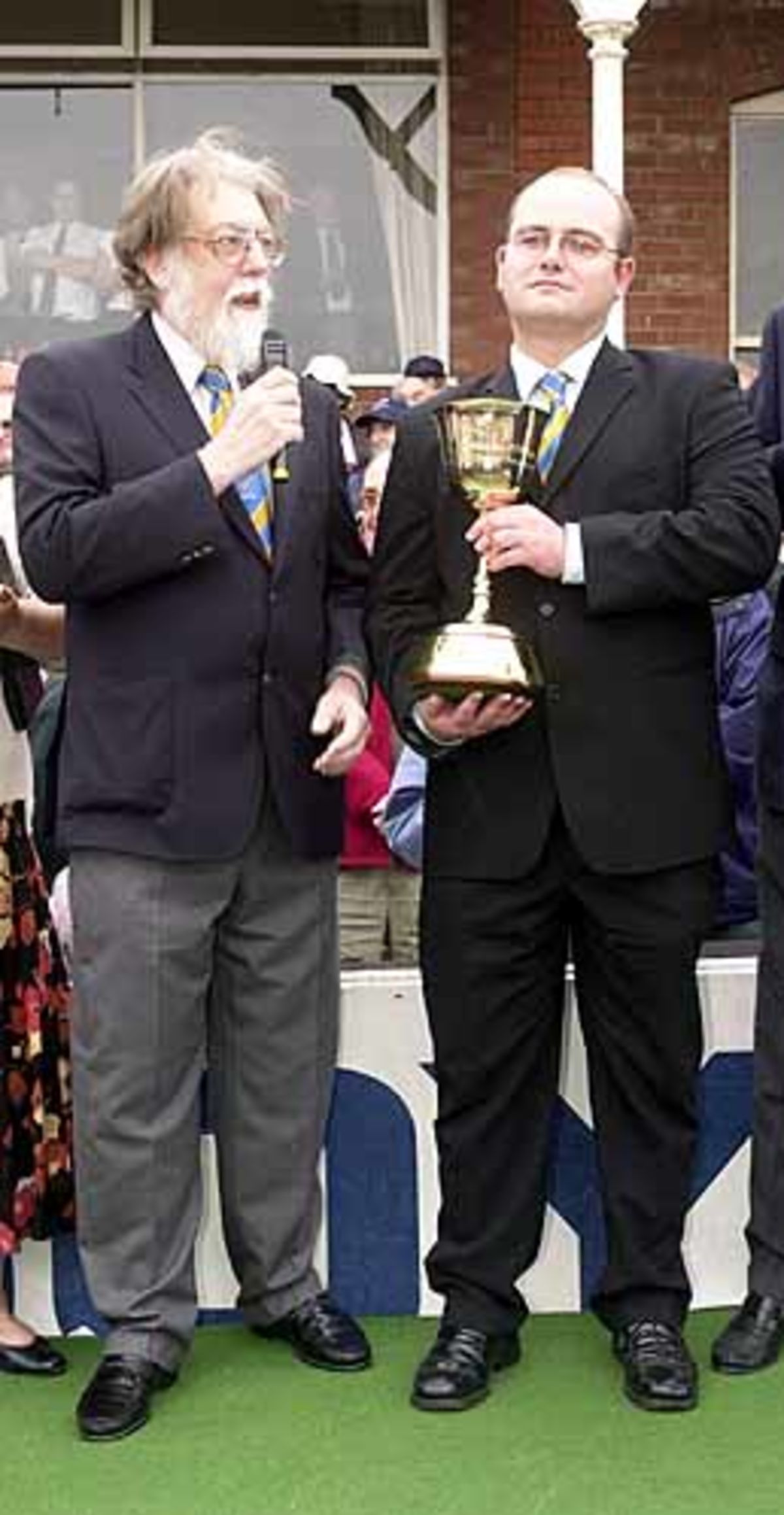 Tim Dellor and children in Iceland | ESPNcricinfo.com