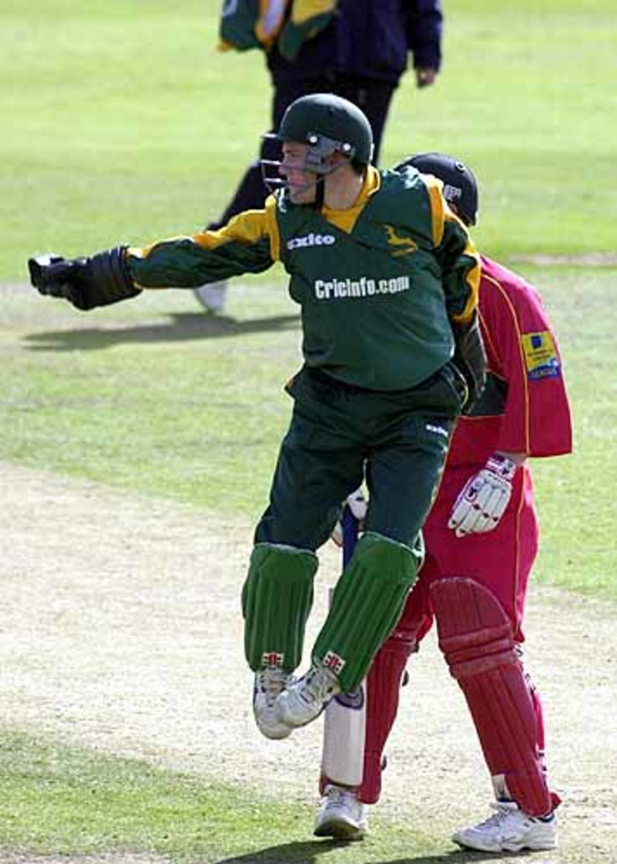 Chris Read in flying action at the stumps | ESPNcricinfo.com
