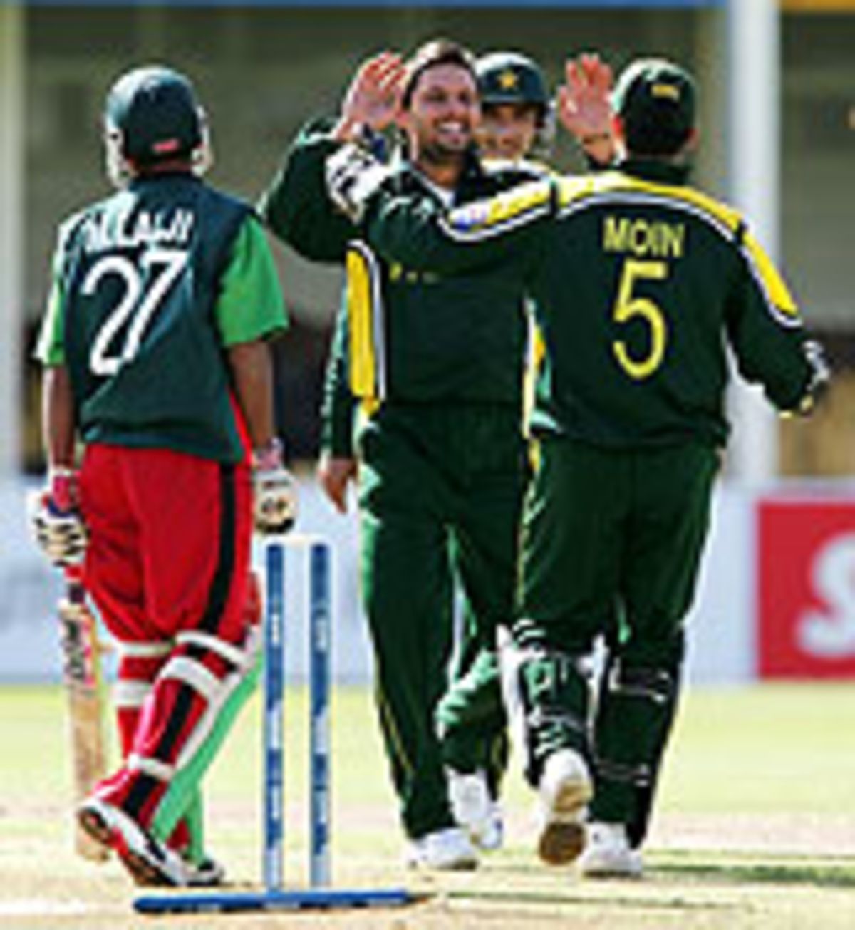 Shahid Afridi celebrates | ESPNcricinfo.com