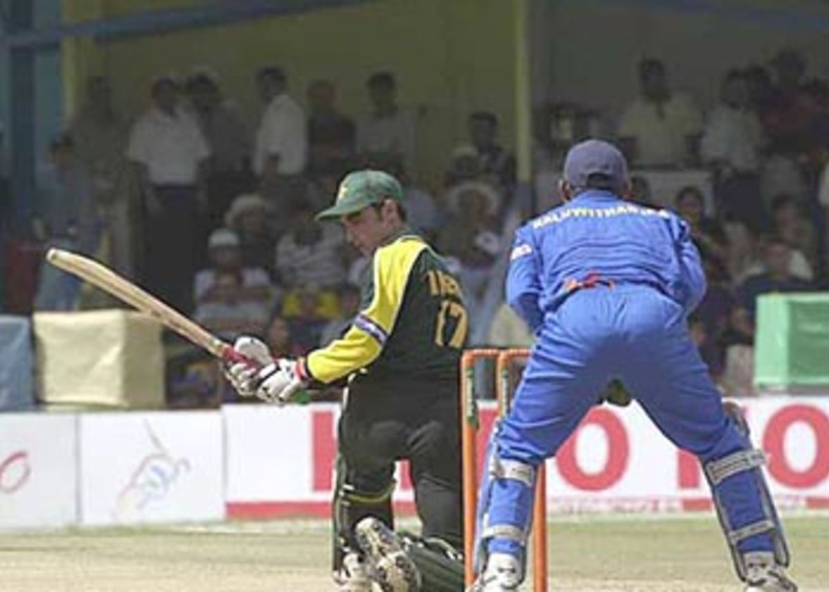 Imran Nazir sweeps the ball as wicket keeper looks on | ESPNcricinfo.com