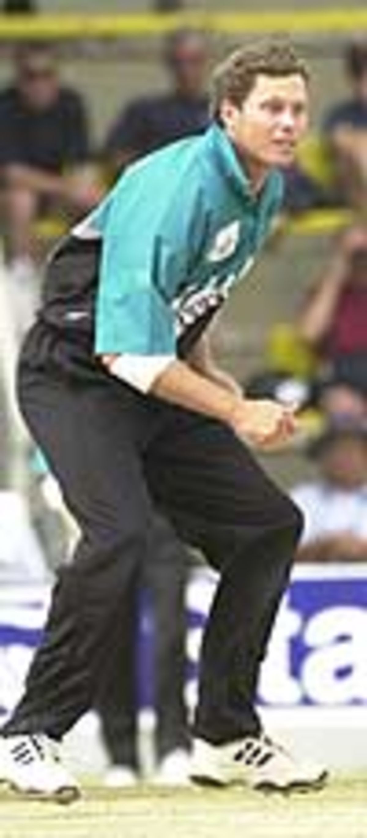 Paul Wiseman ; bowling thumbnail 2000 | ESPNcricinfo.com