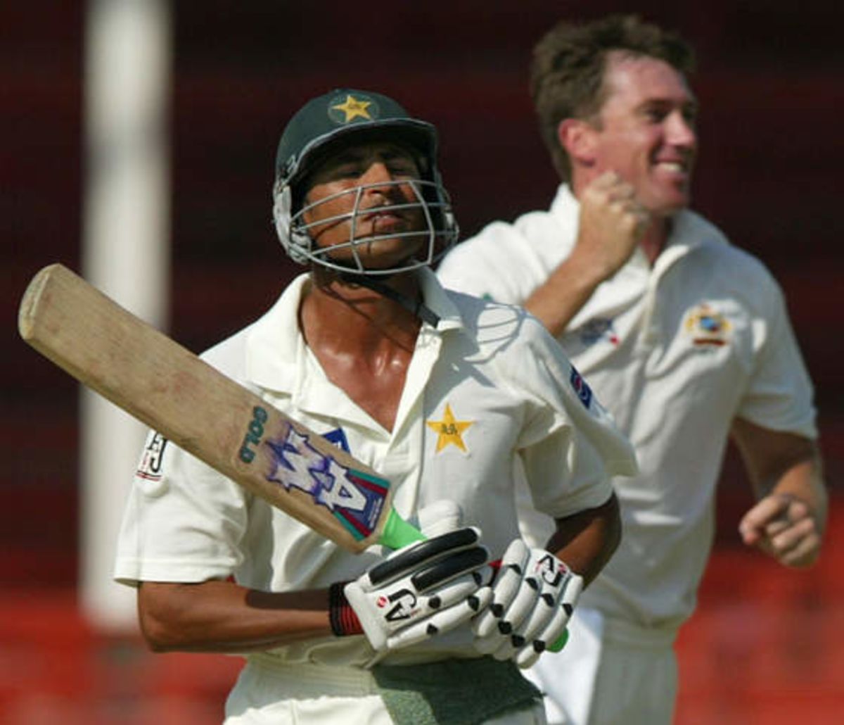 Shane Warne celebrates dismissing Nazir in sharjah during test match ...