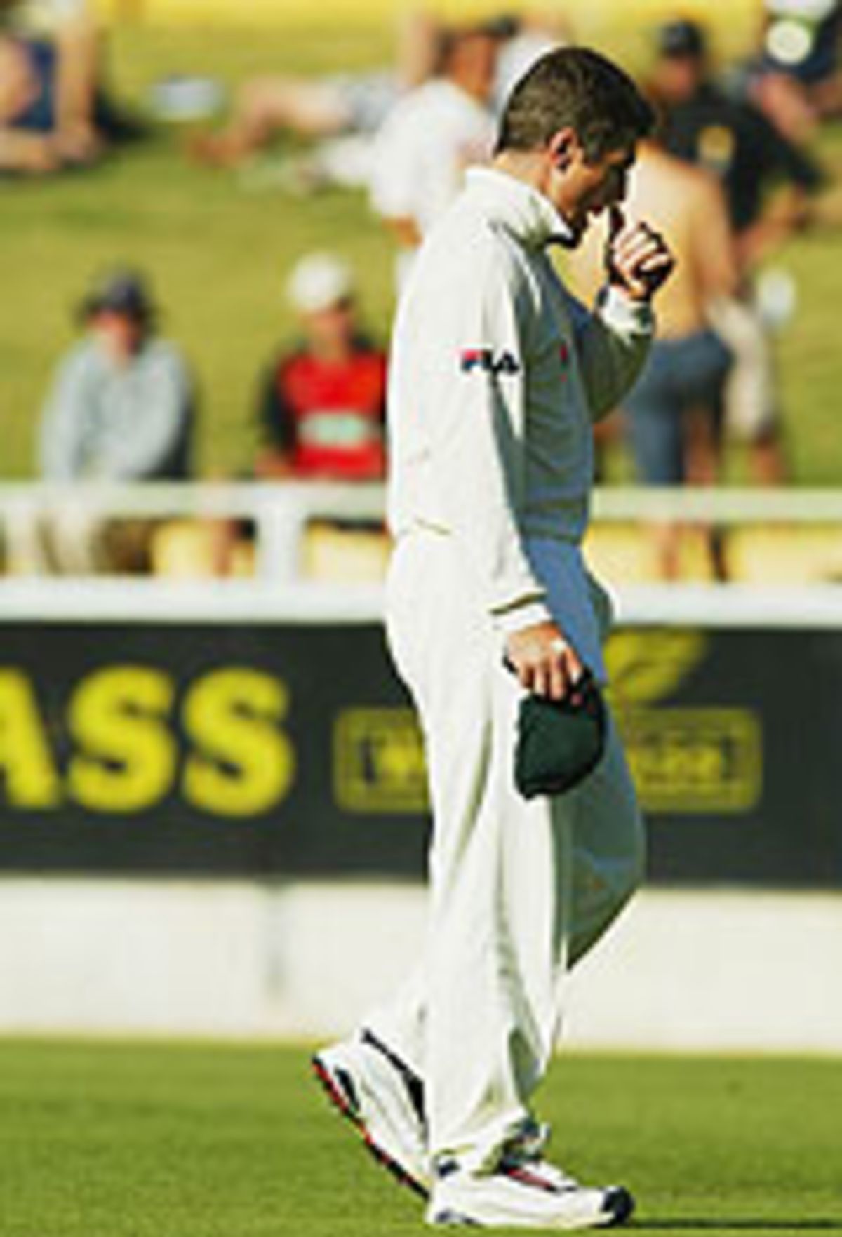 Stuart MacGill leaves the field with torn calf muscle | ESPNcricinfo.com