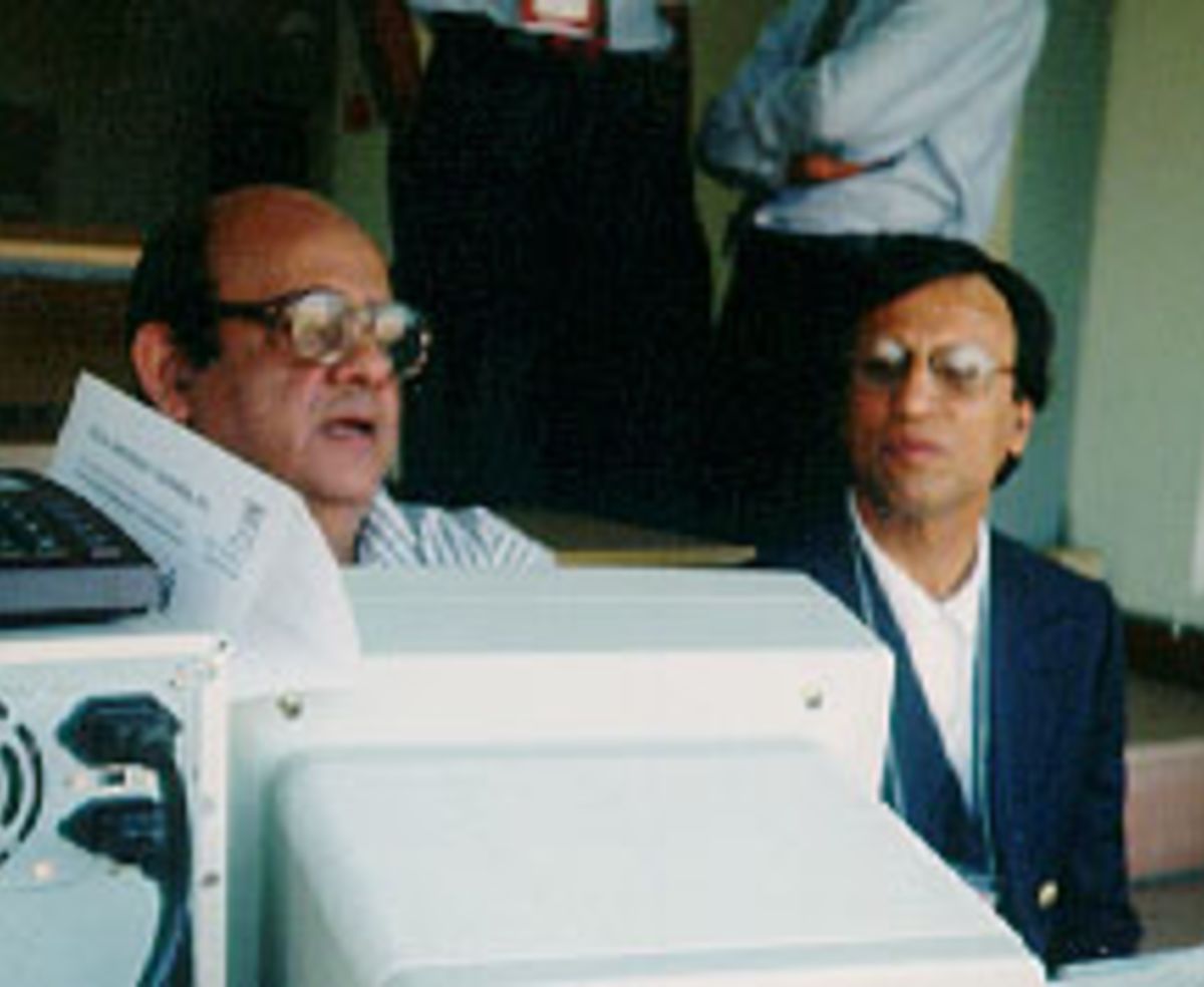 Asif Iqbal is interviewed on Internet Relay Chat | ESPNcricinfo.com