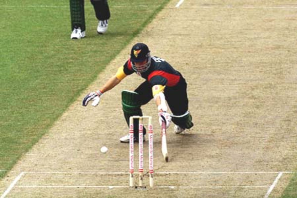 Cox fails to make his ground, Tasmania v New South Wales, 2000/01 ...