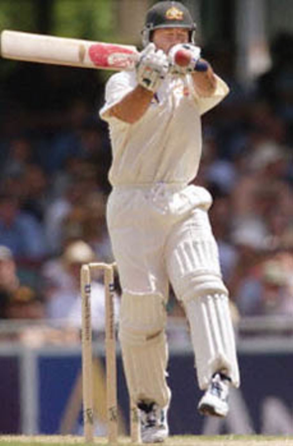 Ponting hugs Gilchrist after dismissing Lara | ESPNcricinfo.com